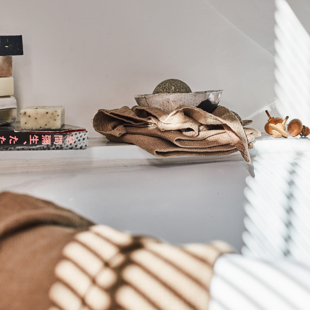 Linen guest towel - Honeycomb - Cha Iro Brown