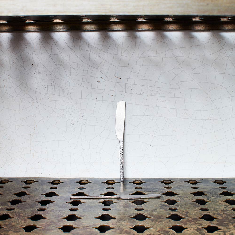 Hammered metal knife - Stonewash - La Nouvelle Table